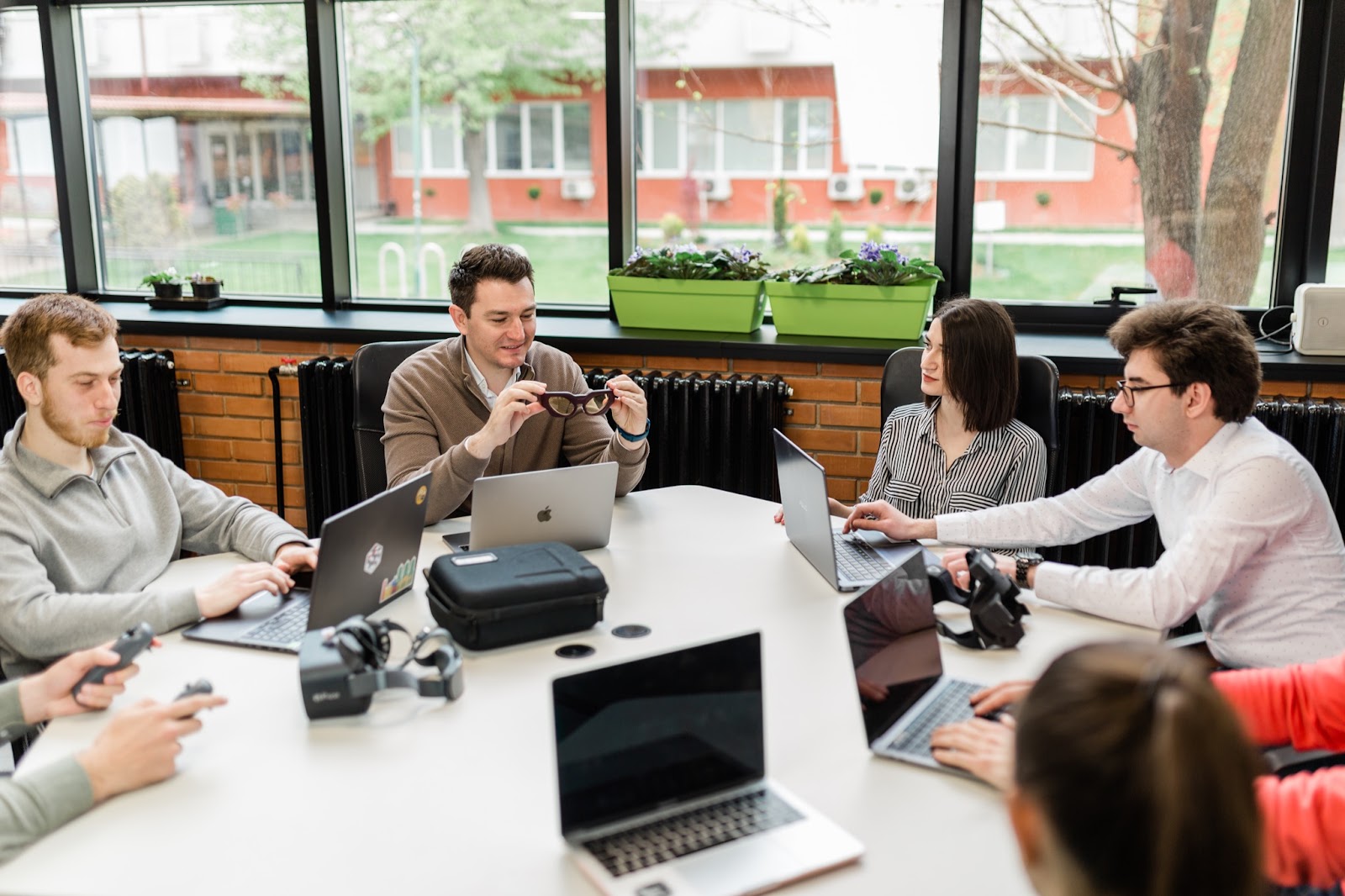 Македонски научници наградени на меѓународна конференција за паметни технологии и уреди во