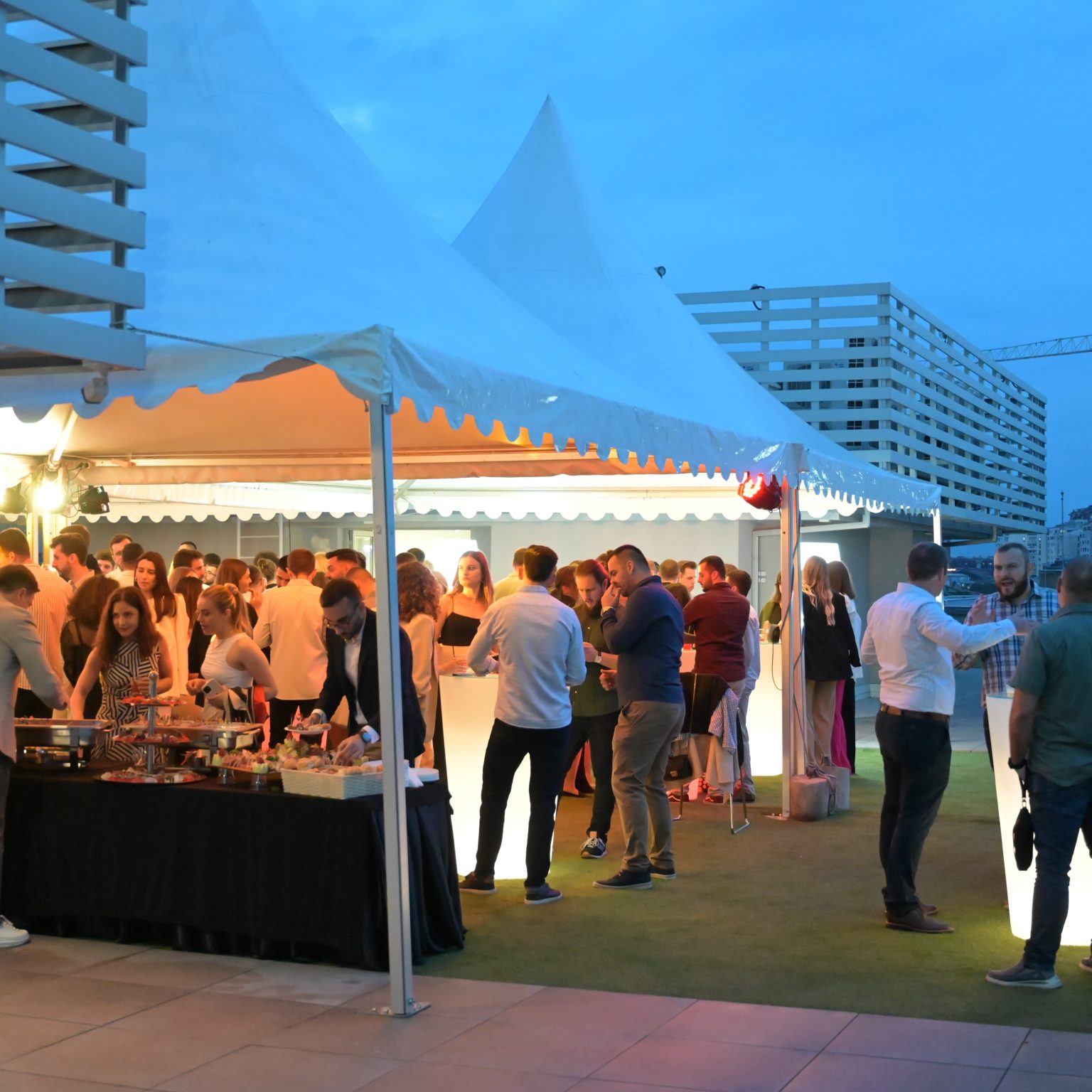 Axapta Masters го прослави отворањето на новите канцеларии во центарот ...